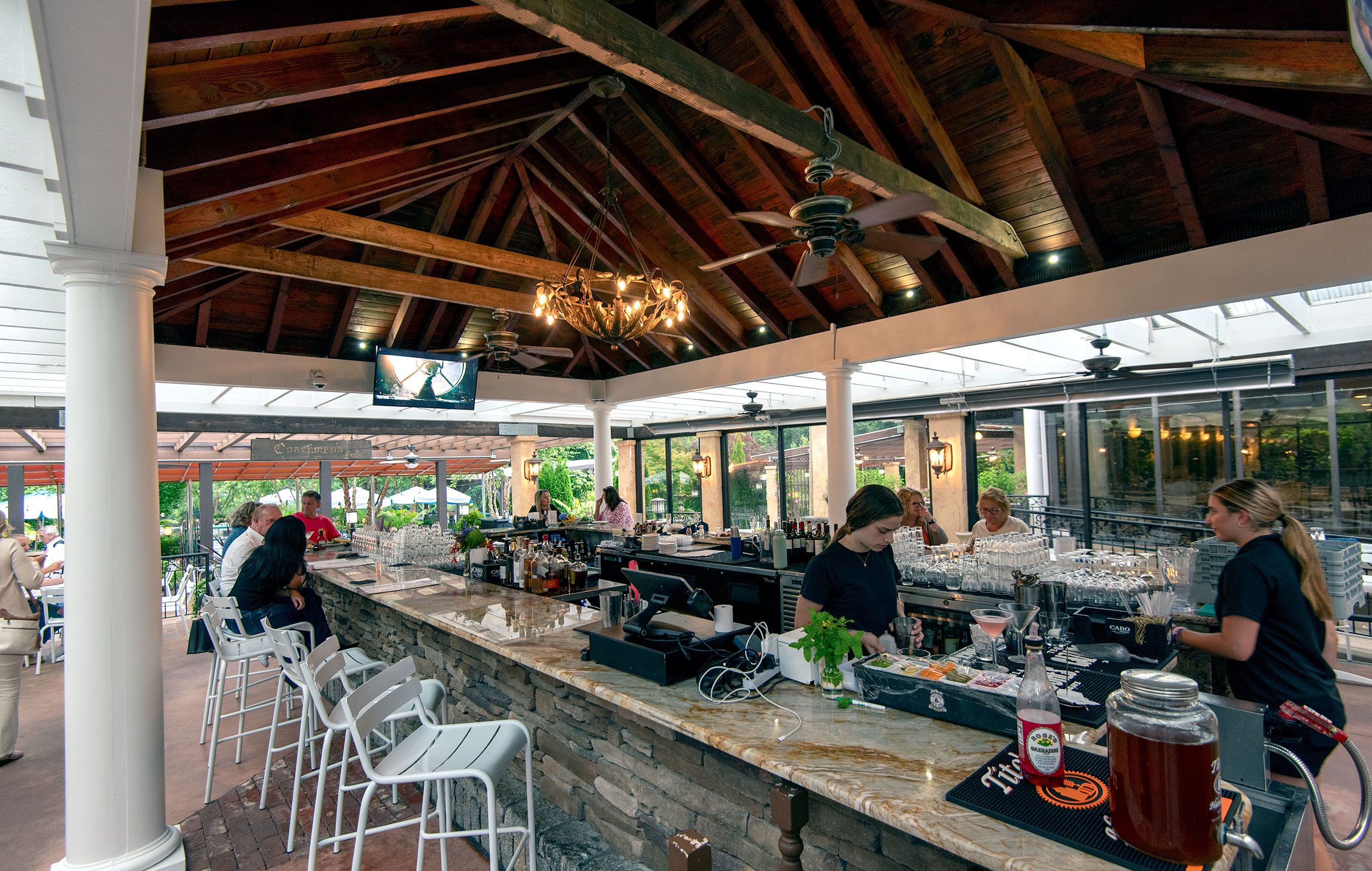 Explore Themed Dining Rooms in Bellingham, MA | Coachmen’s Lodge